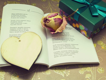 Give A Poem As A Gift To Friends And Family, Practice Poetic Gift Giving